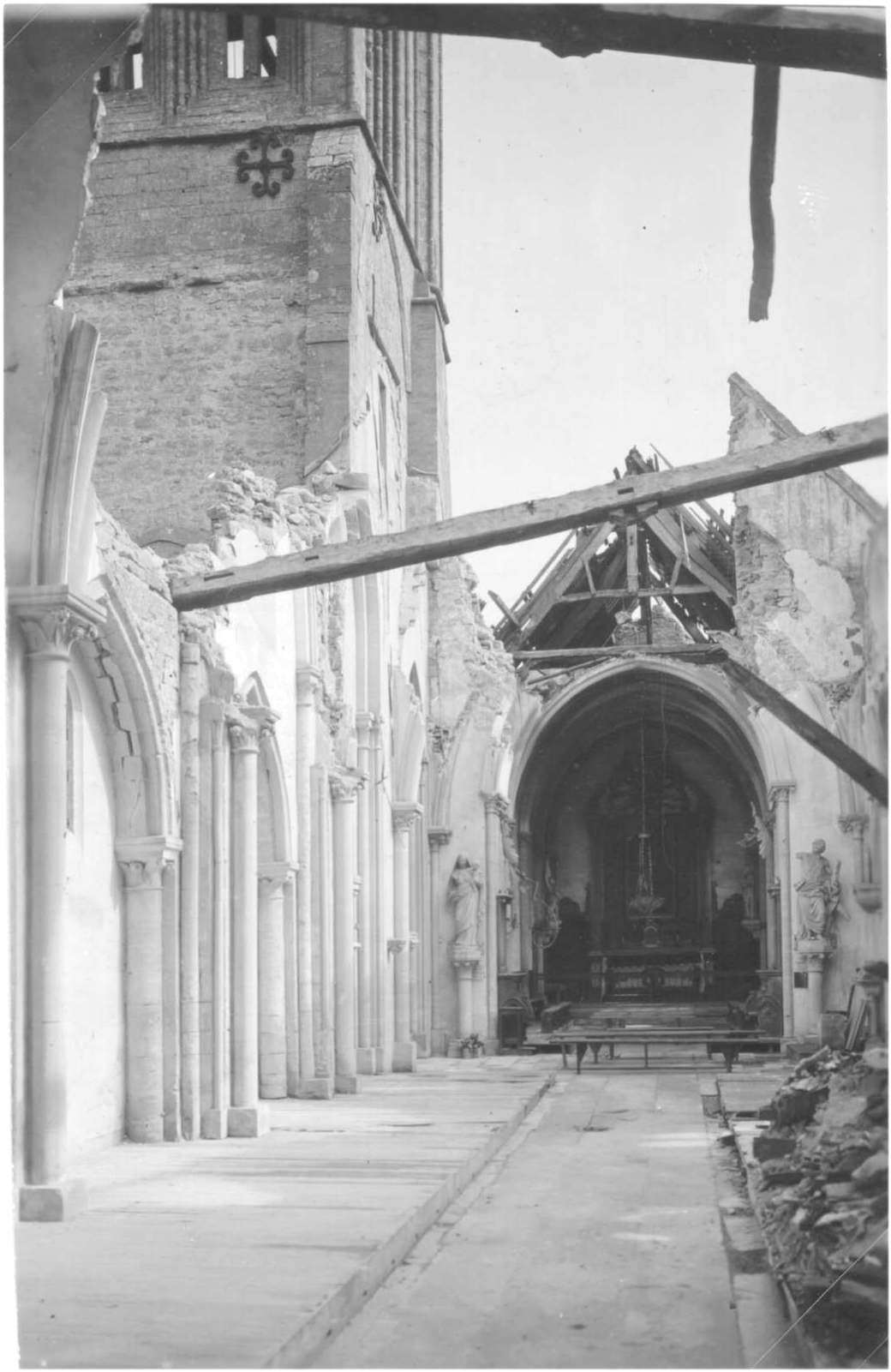 865-L'église de Vierville en 1944