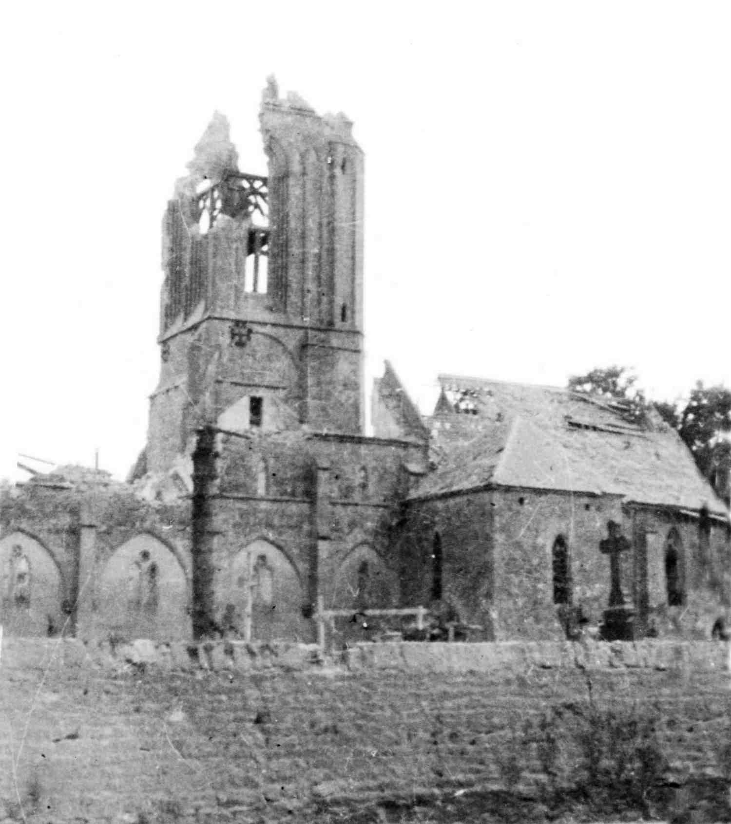 865-L'église de Vierville en 1944